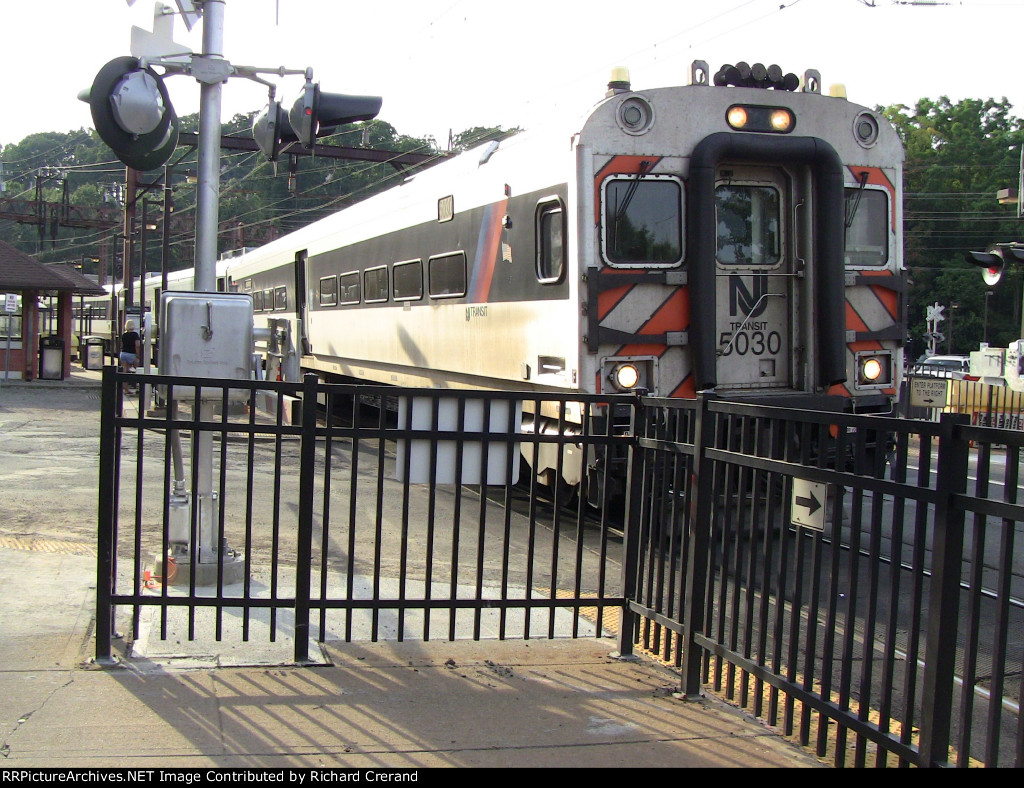 Comet IV Cab Car 5030 on Train 6668
